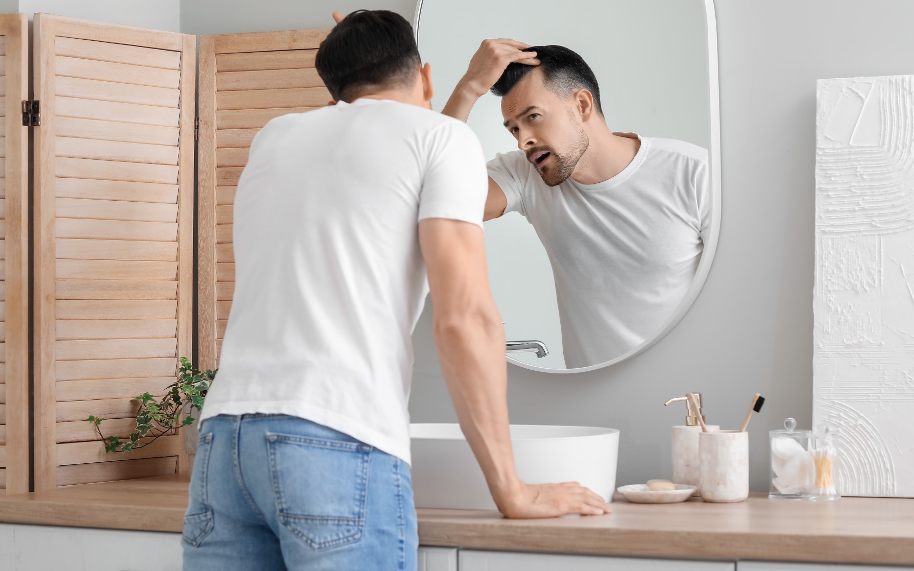 Calvitie : Causes, symptômes et traitements naturels