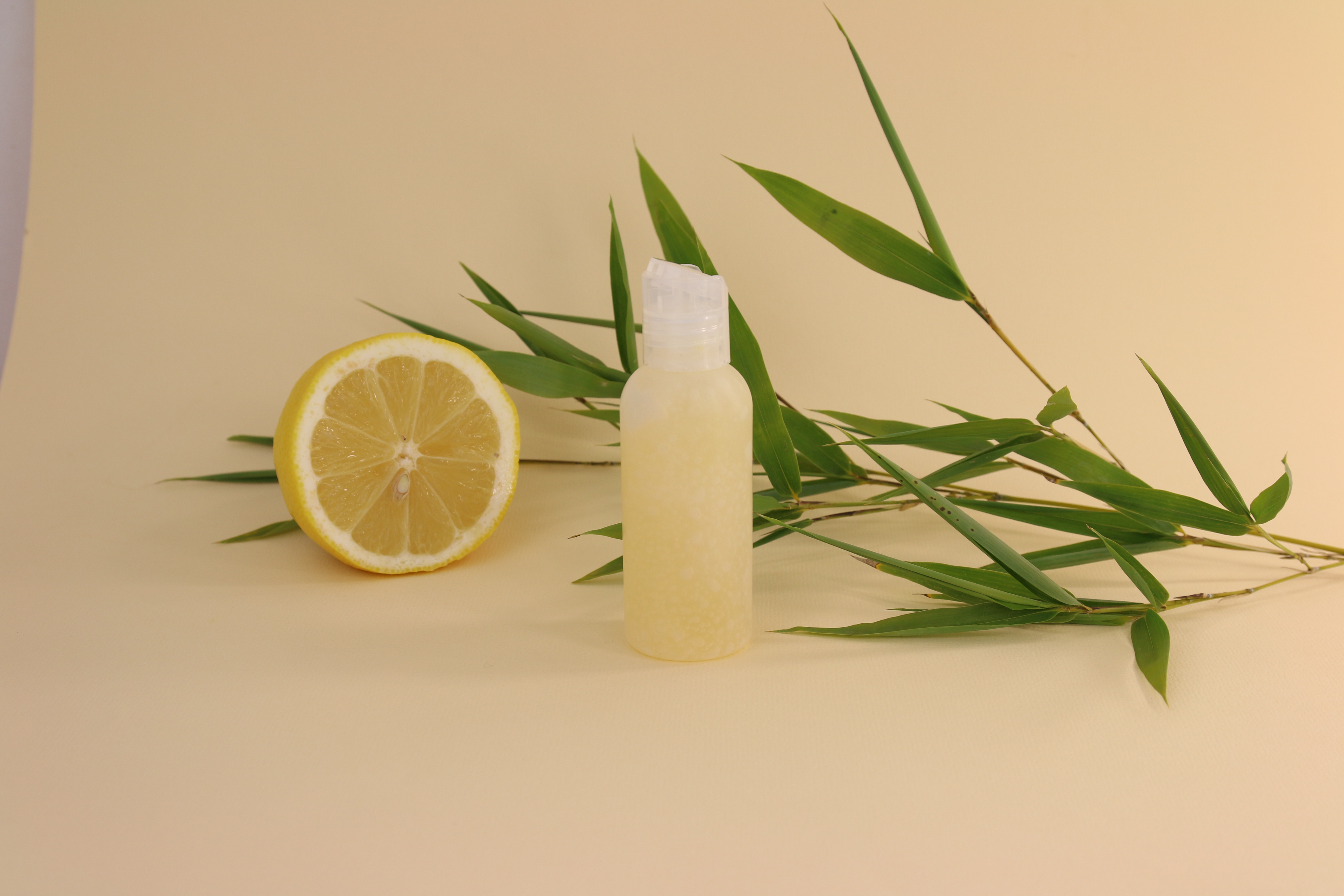 Gel exfoliant pour le visage aux actifs purifiants - Aroma-Zone