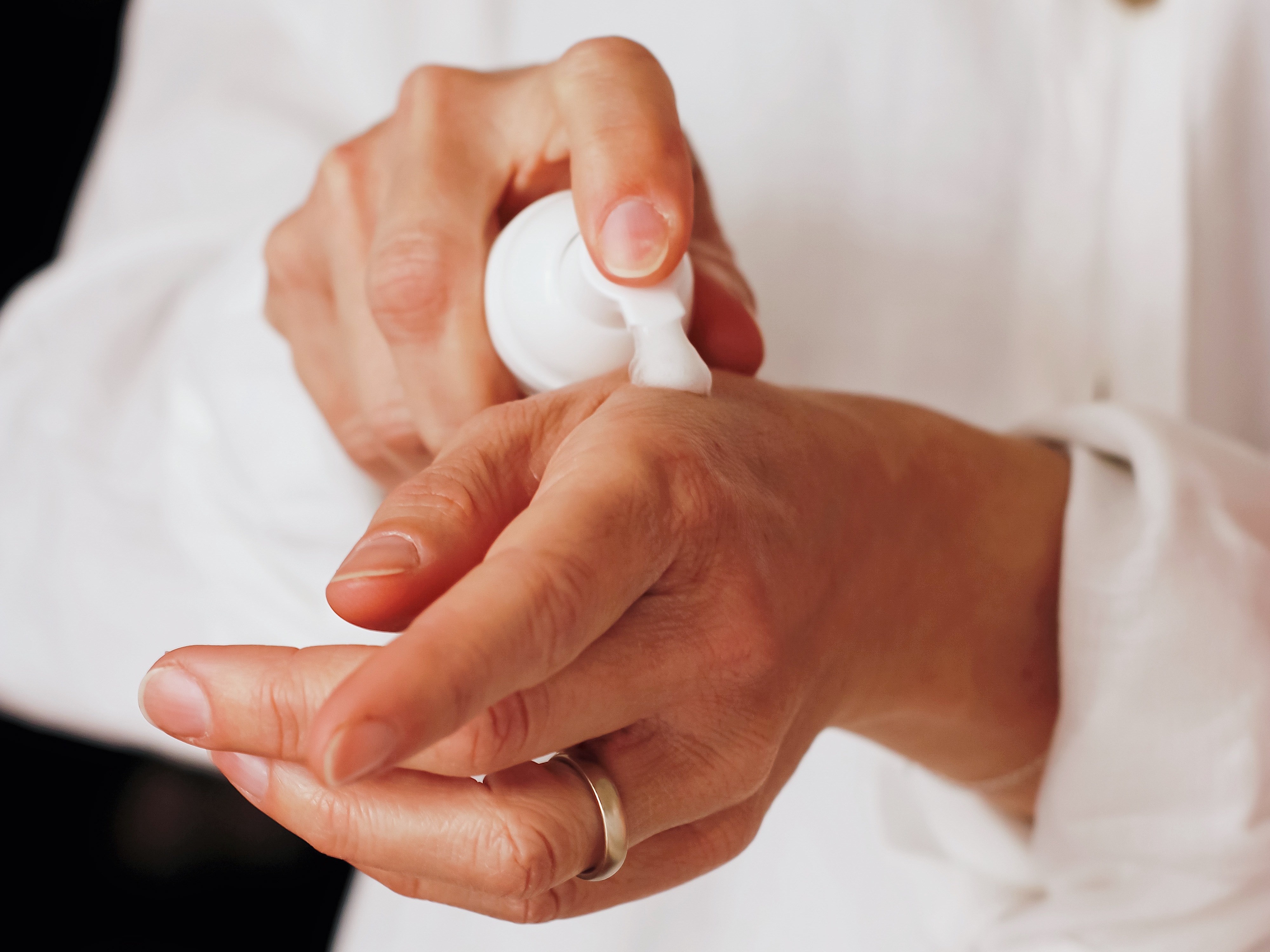 Soin des mains : 6 conseils pour soulager des crevasses sur vos mains ...
