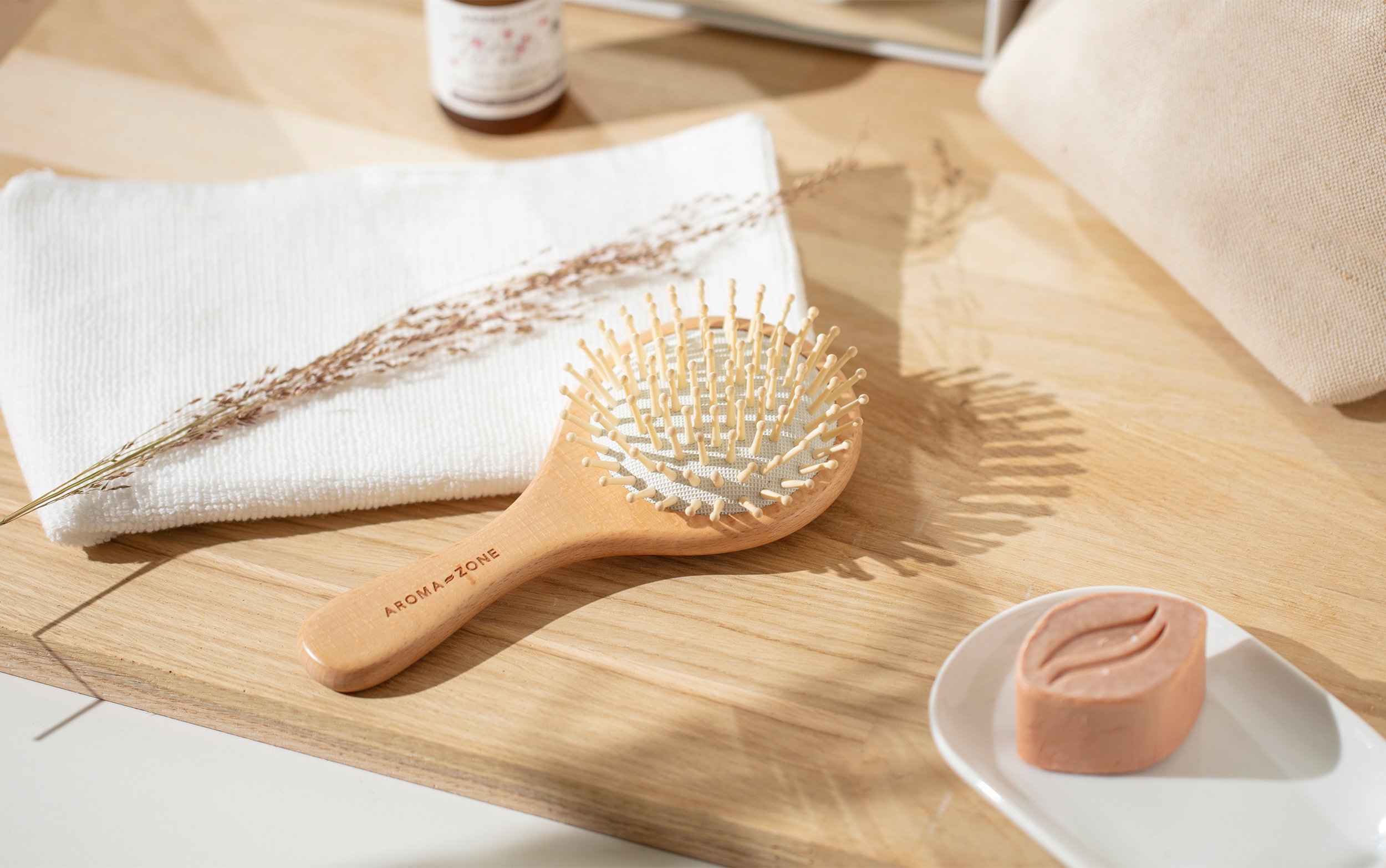 Brosse à cheveux en bois de hêtre - Aroma-Zone